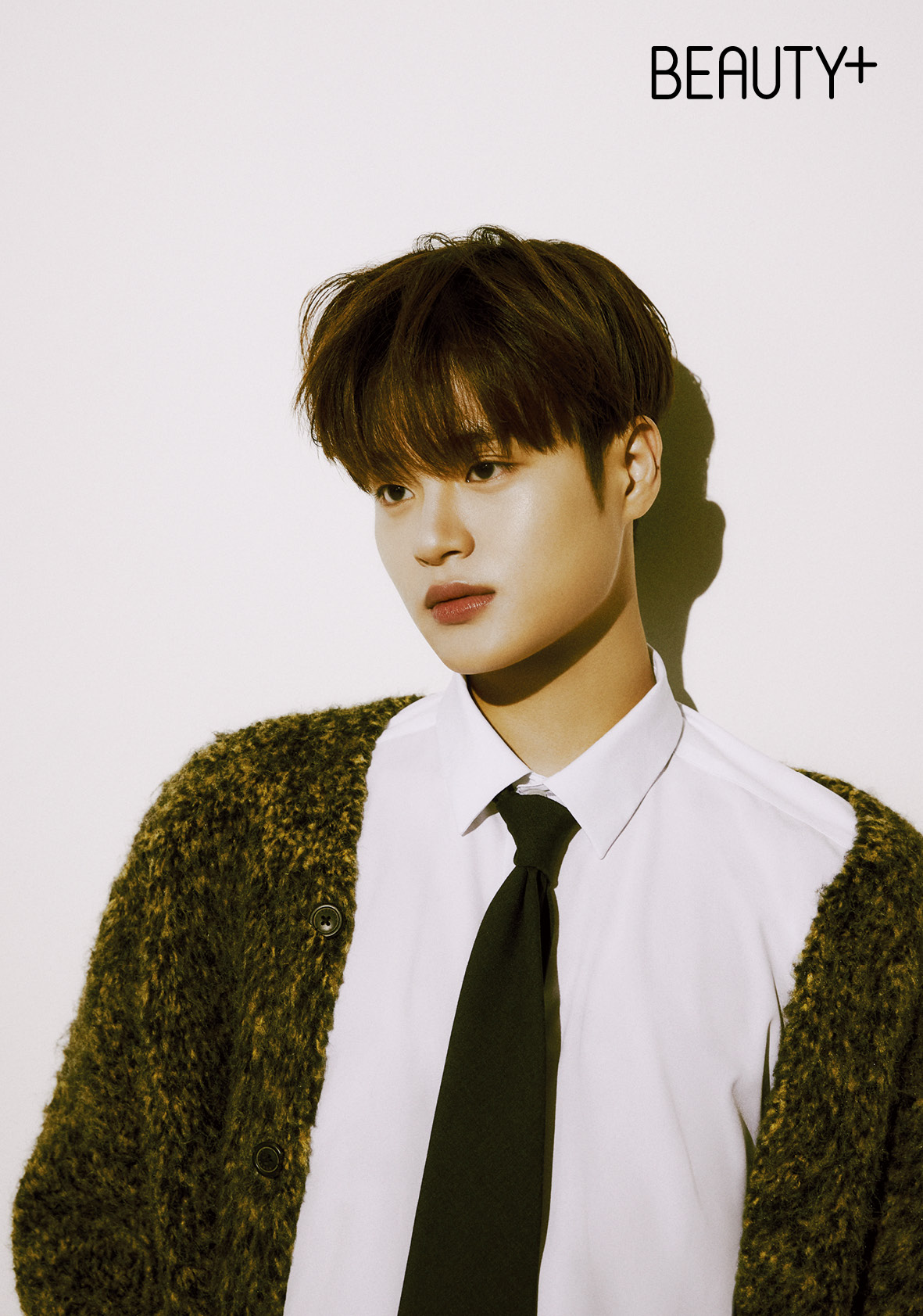 ktown4u.com : BEAUTY+ 2022.11 B Type (Front Cover : AB6IX / Back Cover : DKZ : Min Gyu, Jong ...